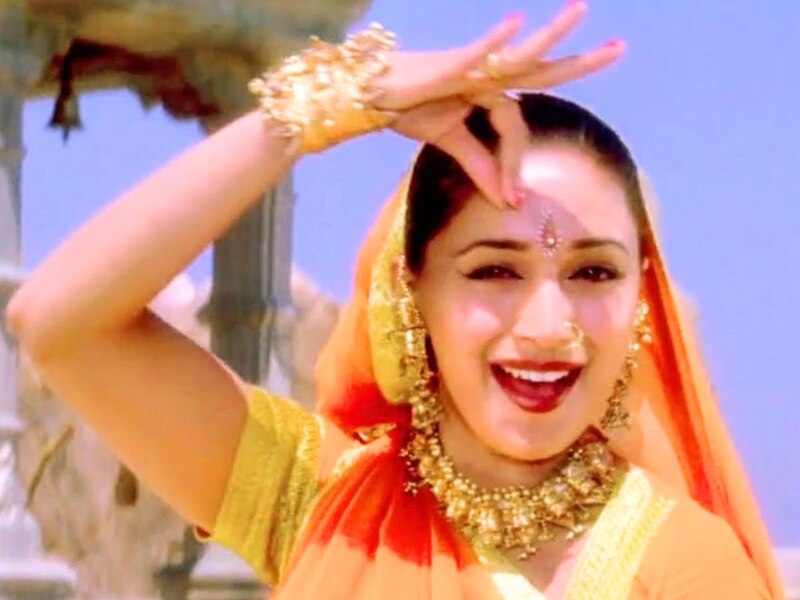 31 Years Old Bollywood Superhit Song Sanson Ki Mala Madhuri Dixit Sung ...