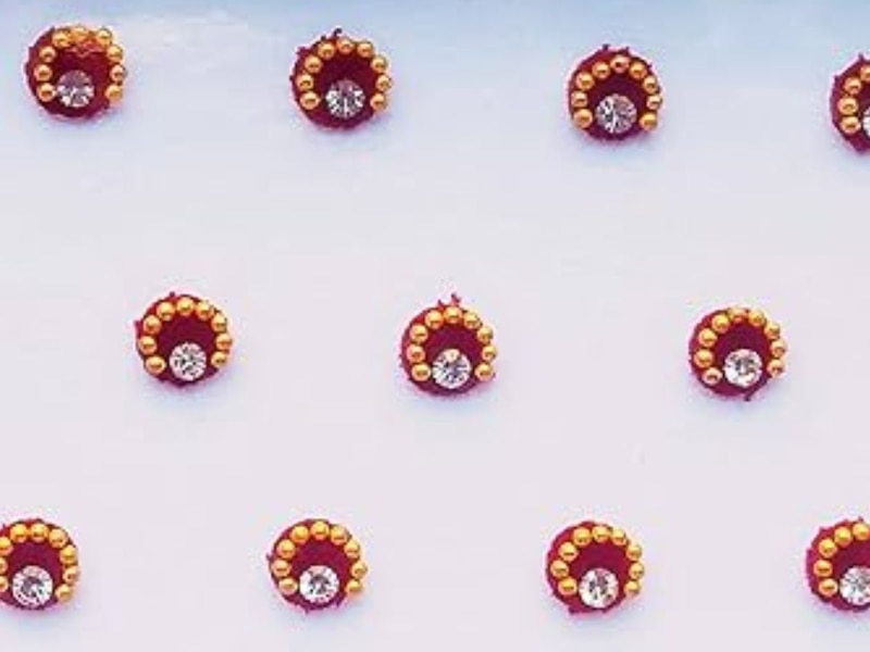 Which bindi design will be best according to the face shape | आपके ...