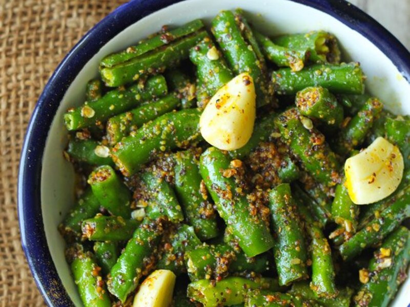 green chilli garlic pickle recipe hari mirch lehsun ka achaar kaise ...