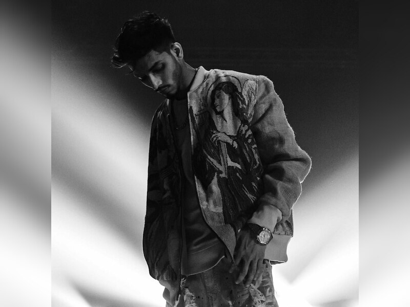 30 Years Old Pakistani Rapper Talha Anjum Waved The Indian Flag At His ...