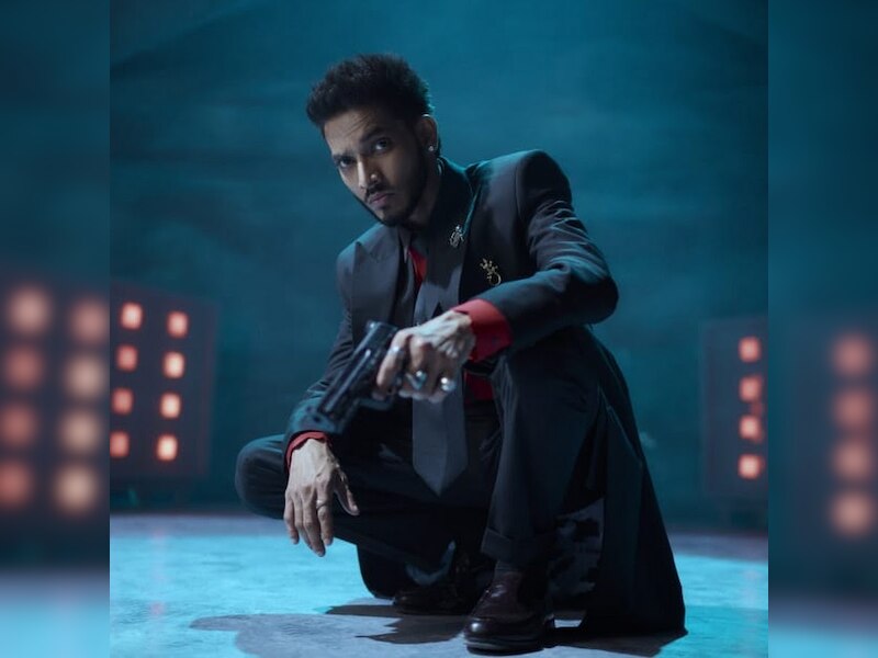 30 Years Old Pakistani Rapper Talha Anjum Waved The Indian Flag At His Concert Here What We Know ...