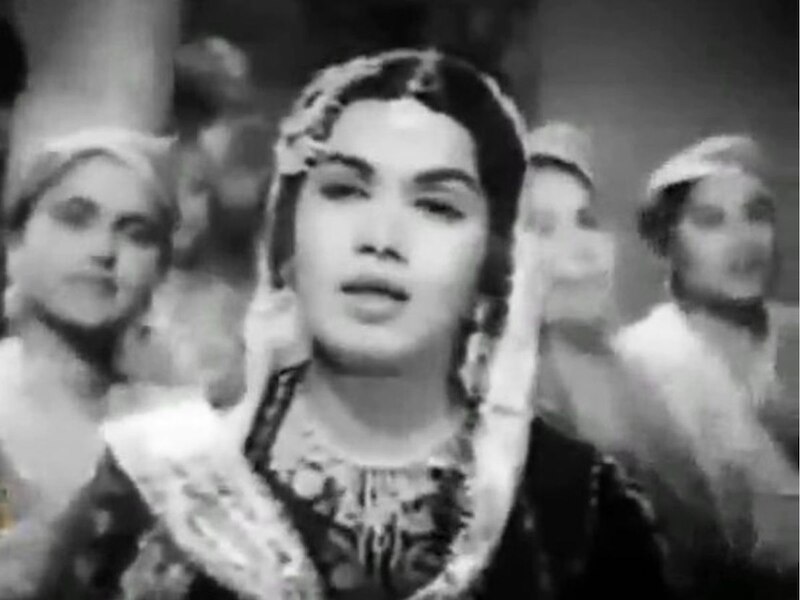 65 Years Old Bollywood Superhit Song Na To Karvan Ki Talash Hai Sung By ...