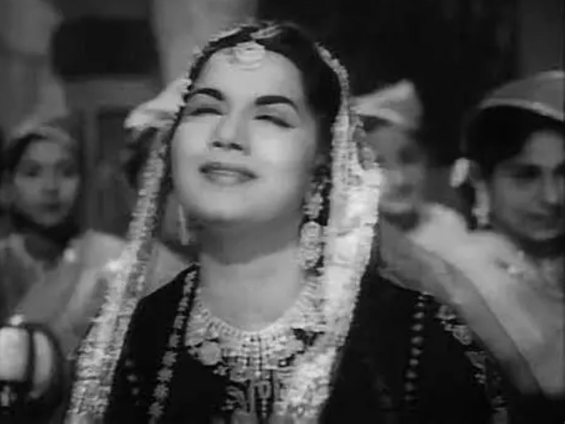 65 Years Old Bollywood Superhit Song Na To Karvan Ki Talash Hai Sung By ...