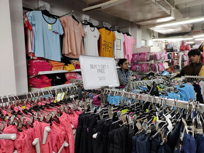 Vishal MegaVishal mega mart ka malik kon hai। why vishal mega Mart ...