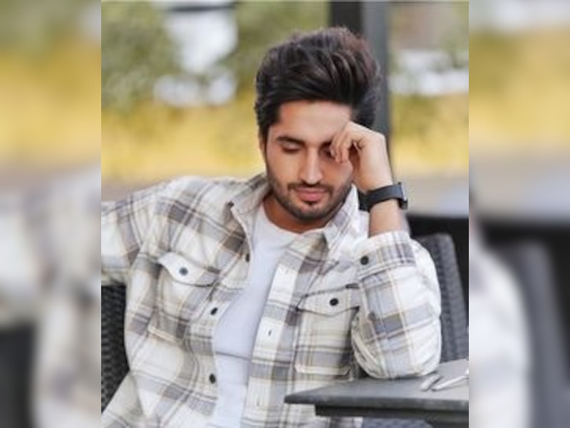 37 Years Old Punjabi Singer And Flop Actor Jassi Gill Washed Car For 3 ...