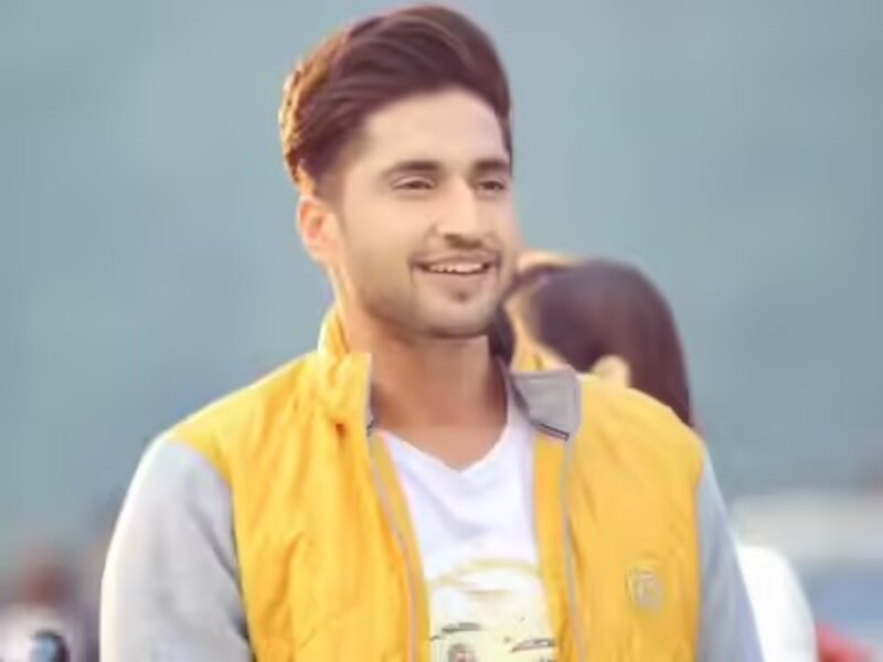 37 Years Old Punjabi Singer And Flop Actor Jassi Gill Washed Car For 3 ...