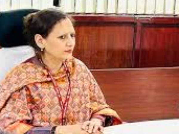 Who is Senior IAS Kamini Ratan Chauhan will join UP Cadre know family ...