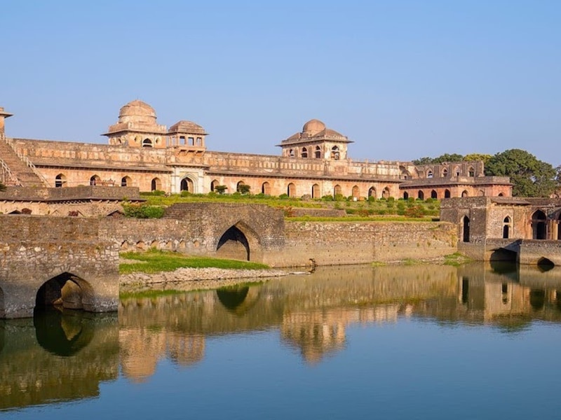 discover jahaz mahal of mandu ship palace floating wonder built for ...