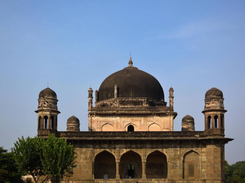 do you know where is the black taj mahal located 800km from agra uncovering its builder and its ...