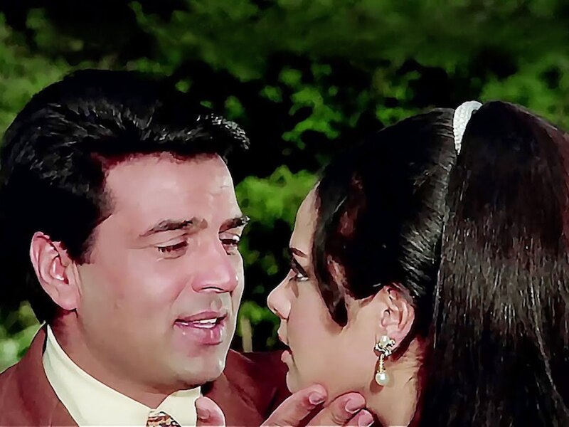 dharmendra 52 year old song aaj mausam bada beimaan hai loafer movie 76 ...