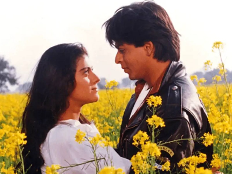 dilwale dulhania le jayenge iconic train scene still fan loved kajol ...