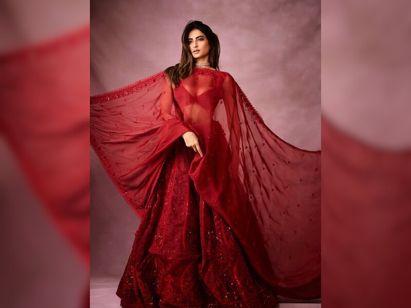 25 year old palak tiwari Glamorous Look In red Lehenga choli deep ...