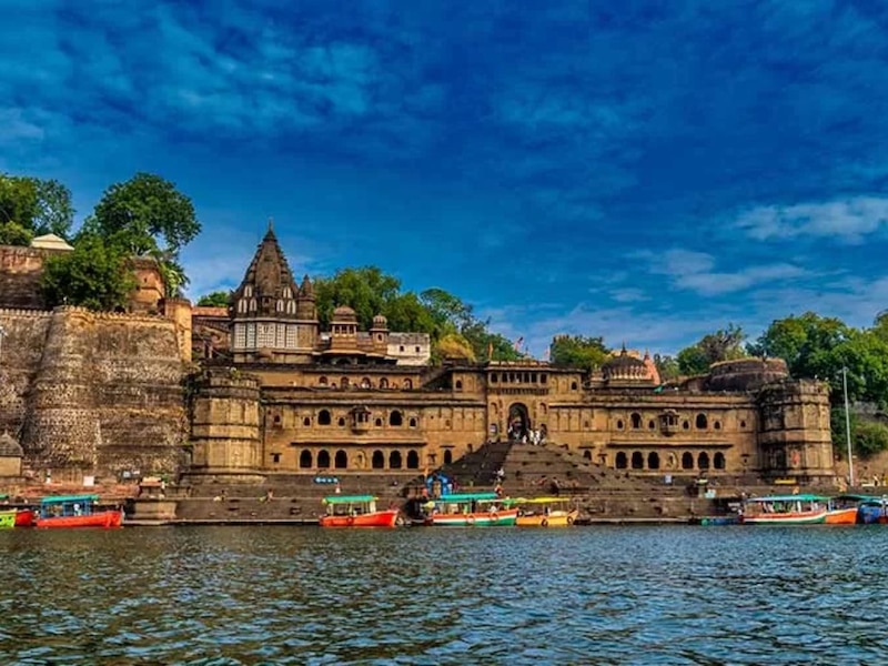 नए साल पर फैमिली या दोस्तों के साथ खूब करें इन्जॉय, यहां देख लीजिए ...