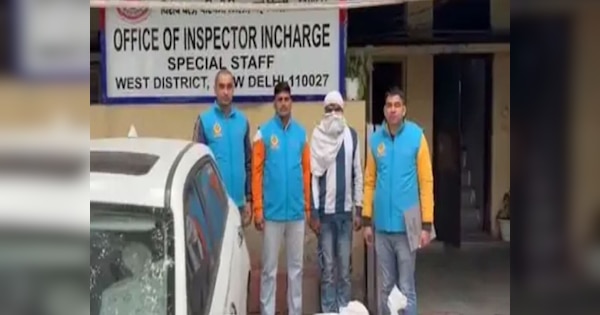 दिल्ली पुलिस की स्पेशल स्टाफ टीम ने शराब तस्कर को पकड़ा, 1550 क्वार्टर जब्त