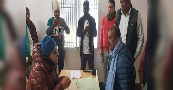 MLA Surendra Prasad Kushwaha lashed out at in-charge medical officer In ...