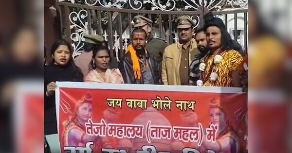 Akhil Bharatiya Hindu Mahasabha Protests Demands Ban on Annual Shah ...