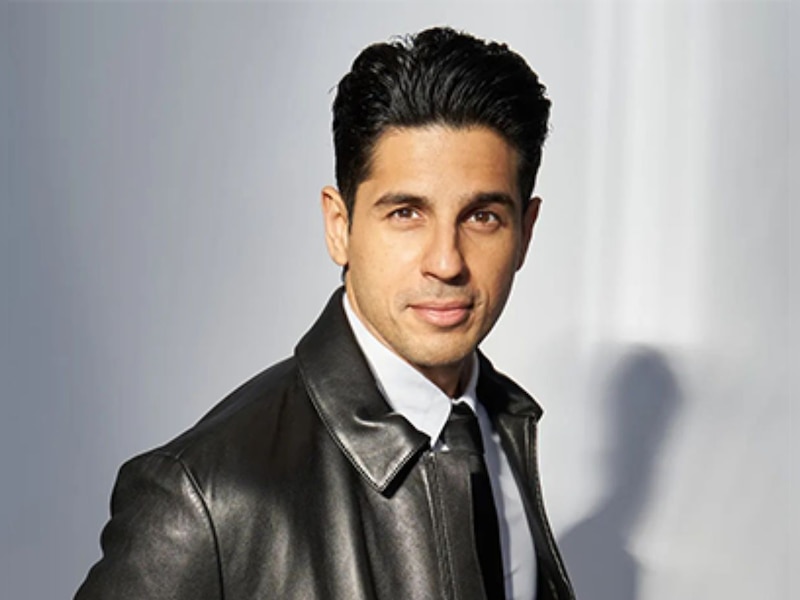 41 year old siddharth malhotra alia bhatt varun dhawan debut in karan ...