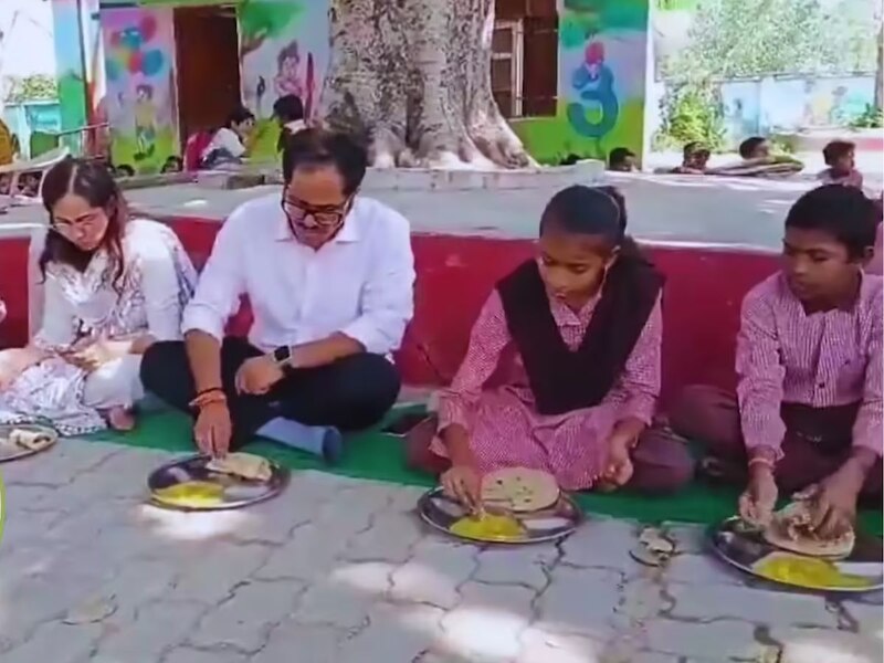 IAS Pulkit Garg : योगी का ये IAS अफसर बना मिसाल! आंगनबाड़ी में कराया ...