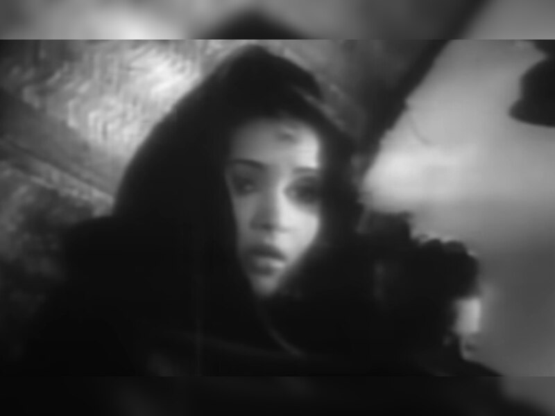 72 Year Old Biggest Classic Heartbreaking Sad Song Mera Dil Ye Pukare ...