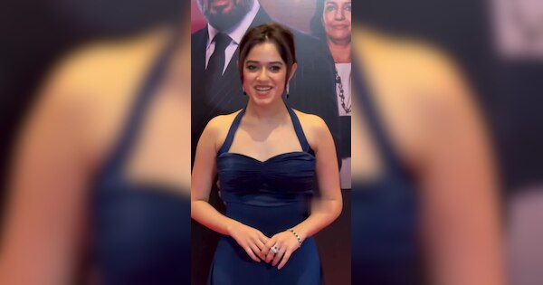 Jannat Zubair dazzled in sweet heart shaped blue velvet gown fans fall ...