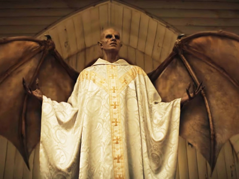 7 Episode Highest Trending Supernatural Horror Series Midnight Mass ...