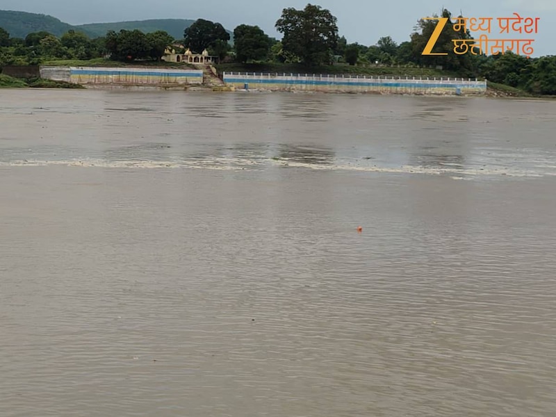narmada river passes through 15 districts of mp satdhara ghat is ...
