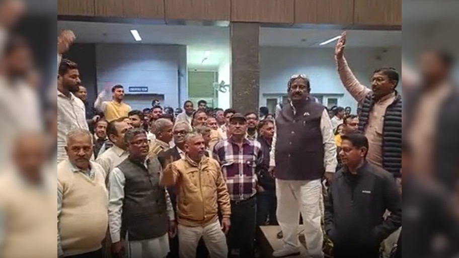 Rohtak MDU Controversy: रोहतक MDU में बड़ा बवाल, VC ने रजिस्ट्रार समेत ...
