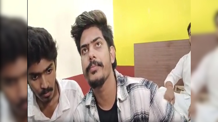 Bhojpuri singer Roshan Rohi in Nalanda police custody | पुलिस हिरासत ...