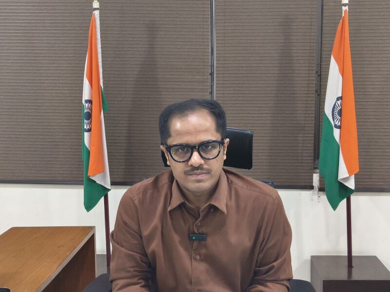 IAS Pulkit Garg: कौन हैं IAS पुलकित गर्ग? जिनकी सादगी के मुरीद हुए सीएम ...