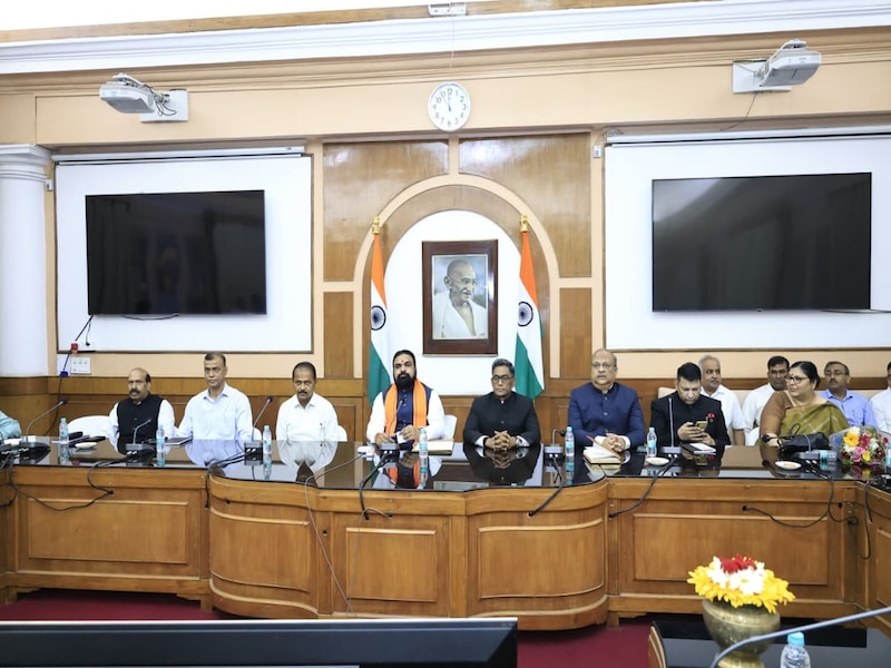Samrat Choudhary takes charge as CM of Bihar at Bihar Secretariat | शपथ ...