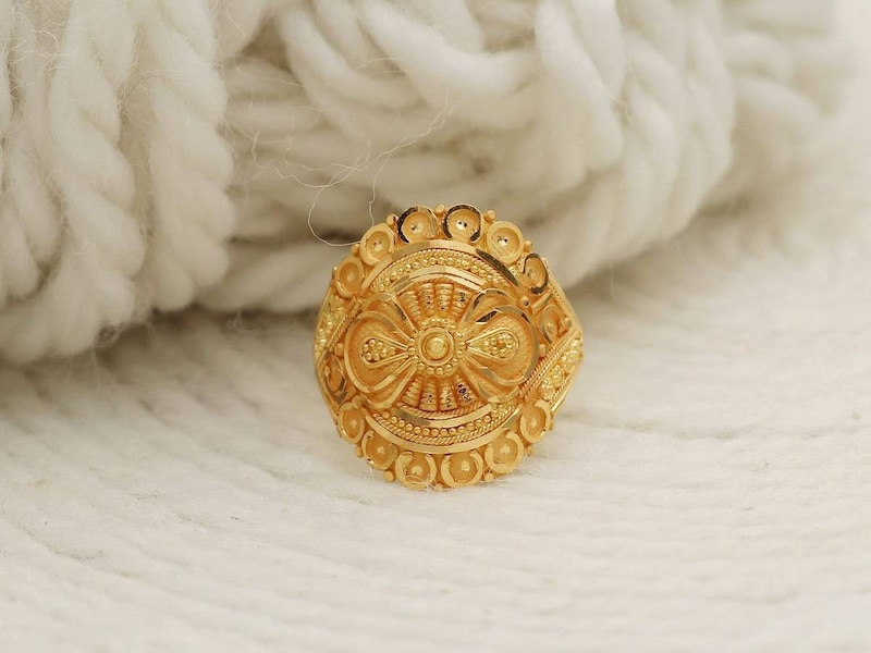 22 kt gold rings in 3 gram see light weight heavy look sone ki ring ...
