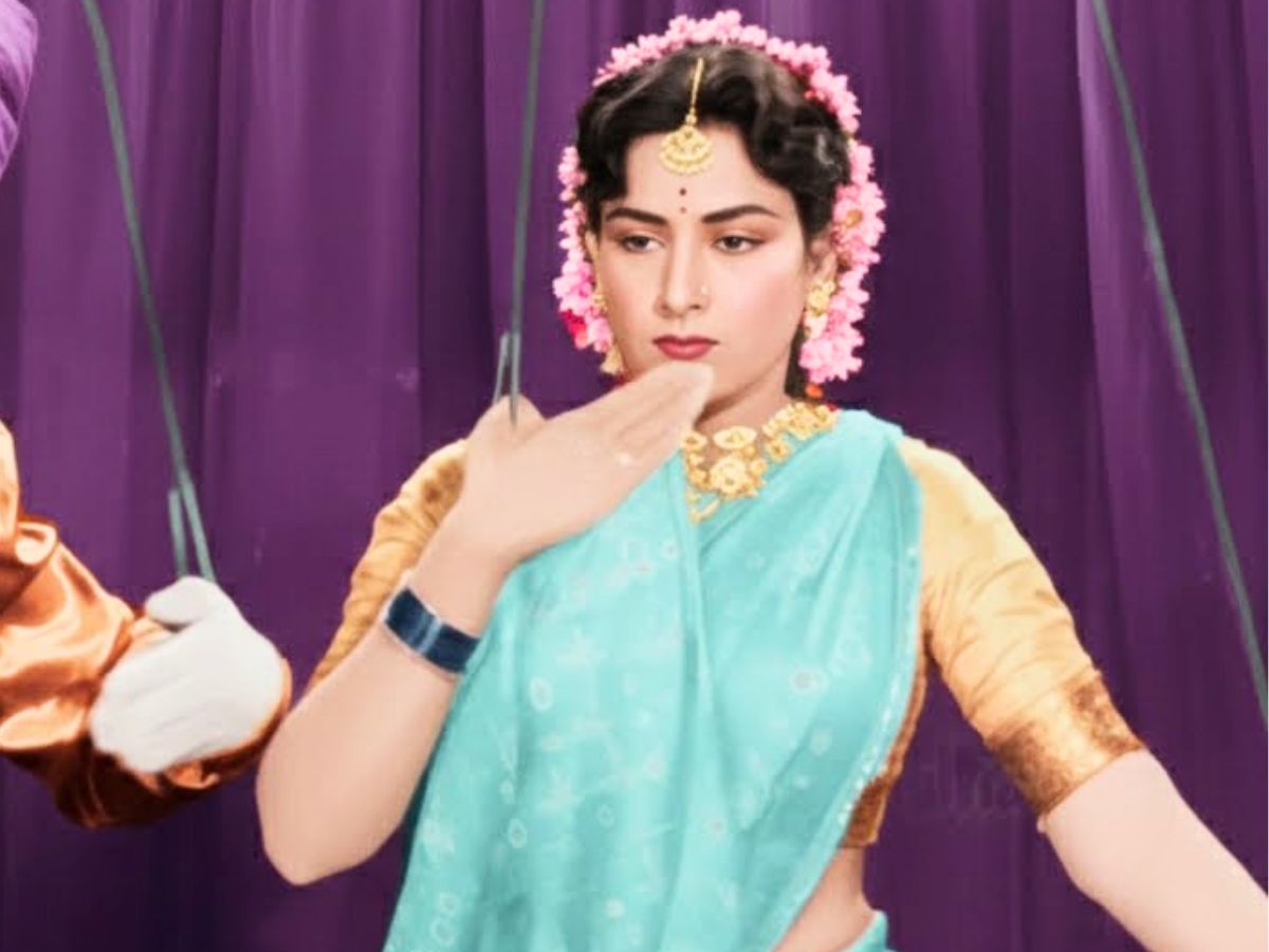 70 Years Old Most Beautiful Iconic Romantic Song Jahan Main Jati Hoon ...