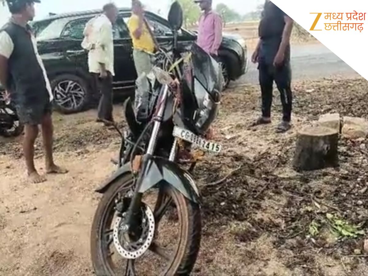 balod road accident car bike collision three friends died | बालोद में ...