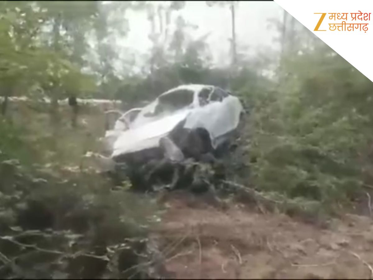 gwalior bhind national highway 719 accident car falls into ditch one ...