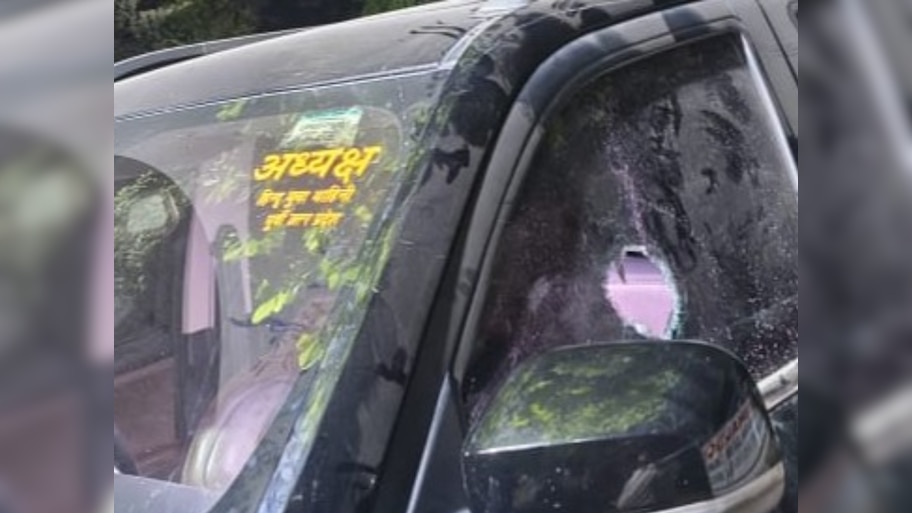 Stone pelting on Hindu Yuva Vahini leader convoy savarn board padayatra ...