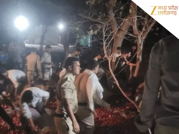 dewas road accident onion mini truck overturned 3 died mp news | देवास ...