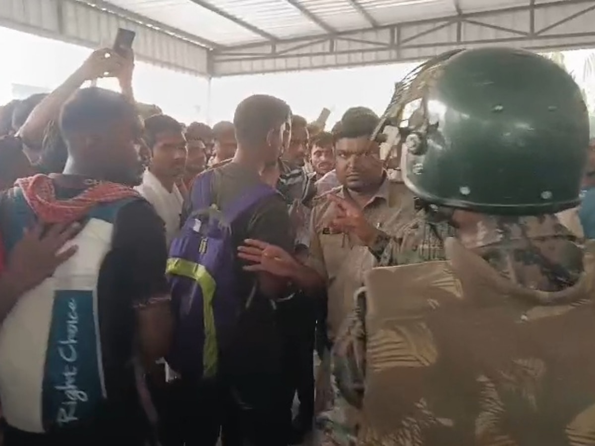 मुजफ्फरपुर में SSC GD परीक्षा रद्द होते ही फूटा छात्रों का गुस्सा ...