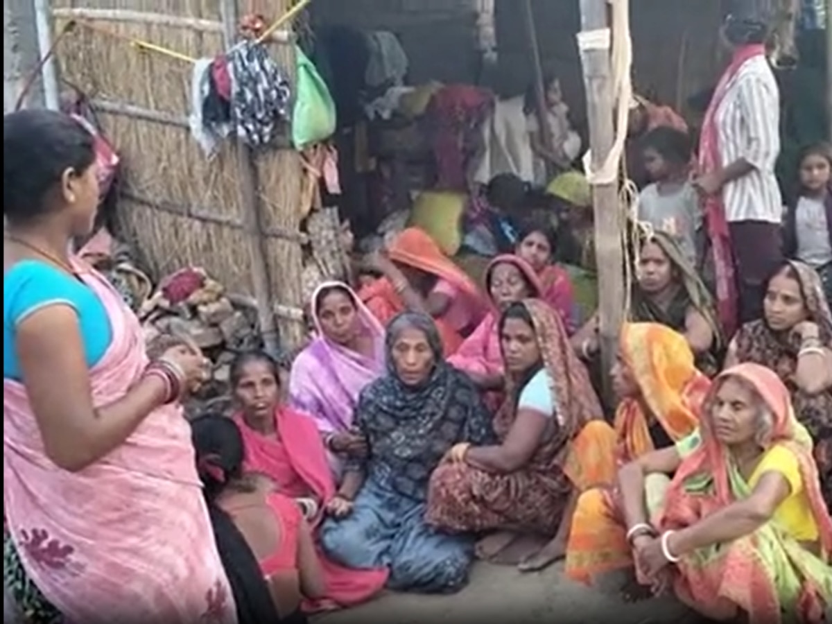बस 2 मिनट रुक जाओ...'मां-बहन को बचाने में व्यस्त था पति, आंखों के सामने ...