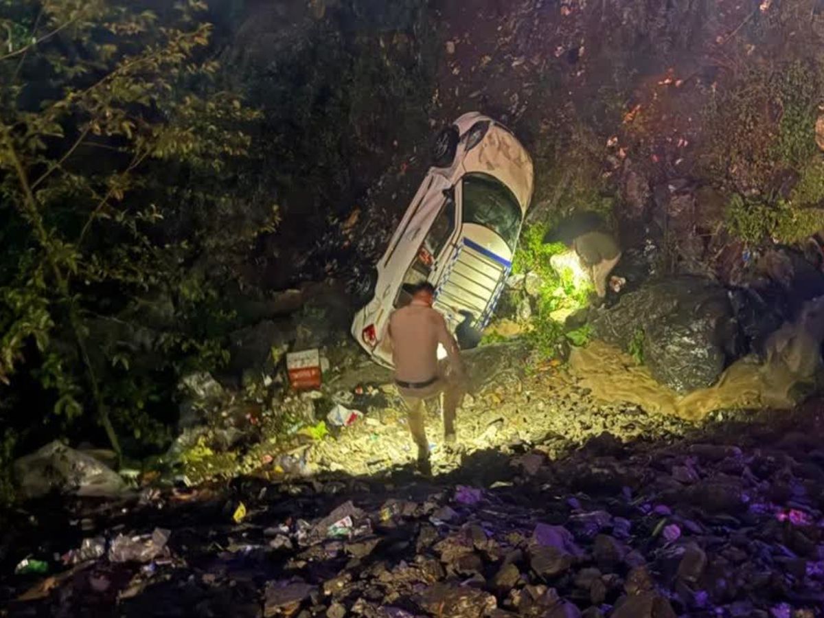 3 deid as car falls into 50-feet deep gorge on Bhiri Pelling motor road ...