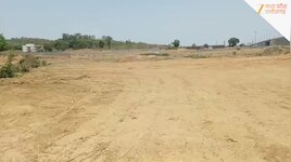 100 साल पुराने तालाब पर अवैध प्लाटिंग का आरोप, ग्रामीणों के विरोध के ...