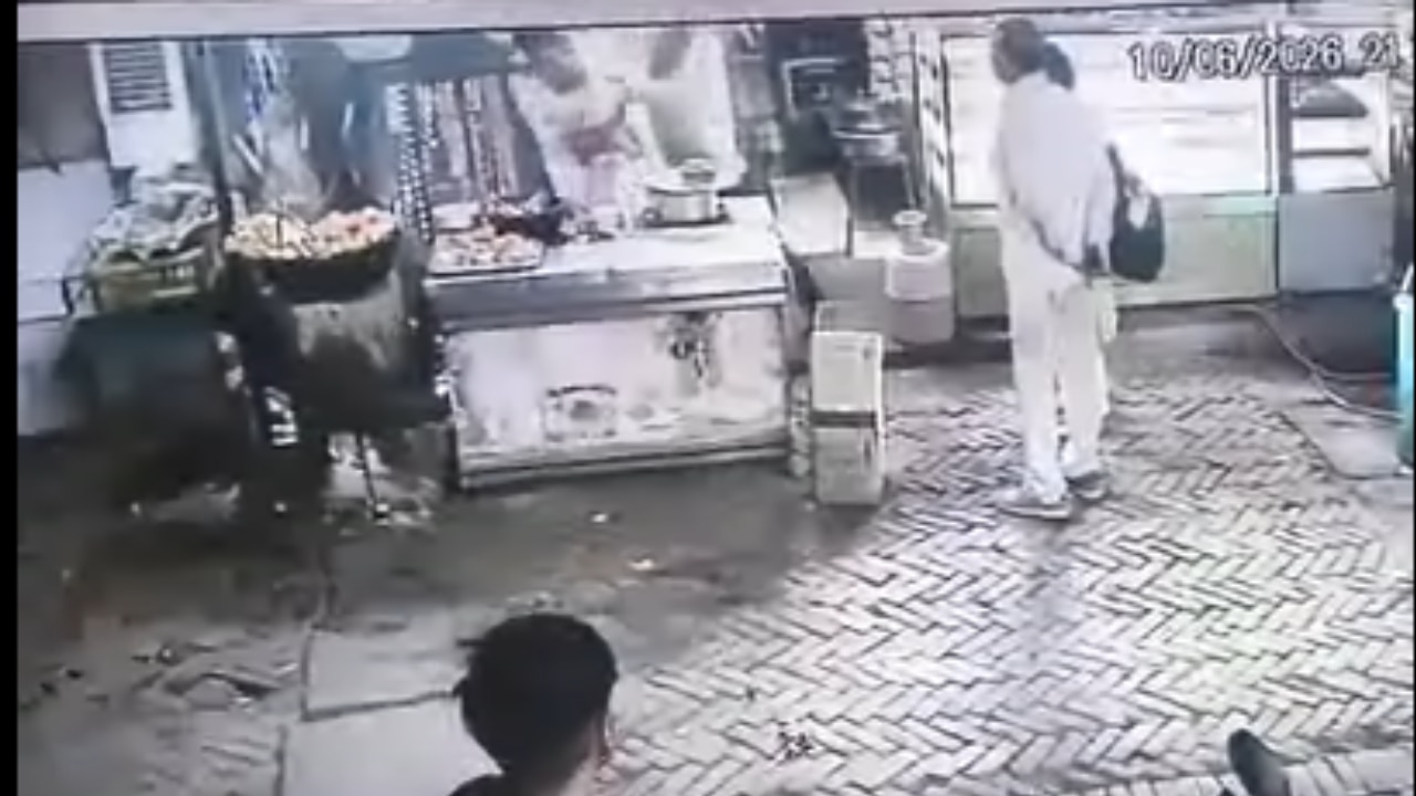mirzapur roadways cold drink dispute shopkeeper threatens to fry 8 ...