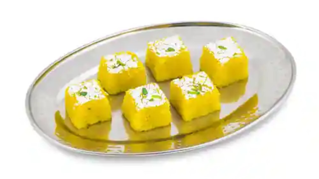 mp famous street food makhan bada jaleba gajak khopra pak in indore ...