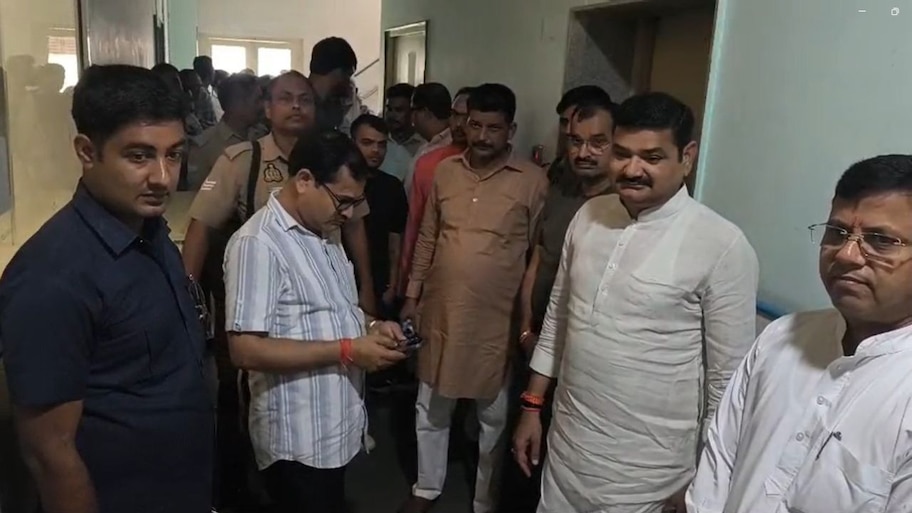 up govt minister Sanjay singh 15 years old nephew got injured with ...