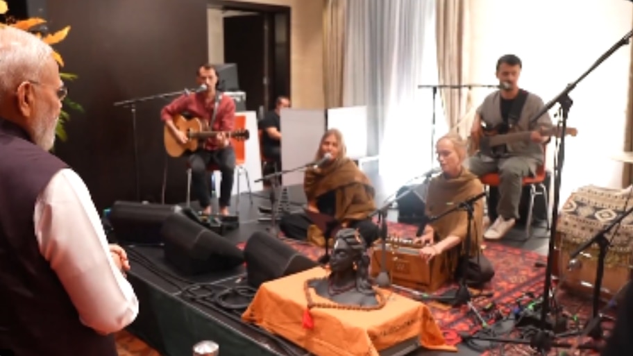 Pm modi slovakia visit impressed by sanskrit chants of mahadeva kirtan ...