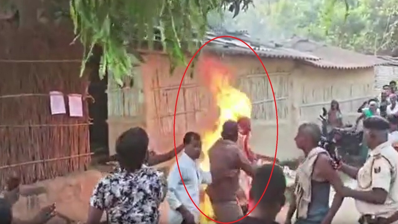 man set himself on fire in front of police and mob beat up court ...