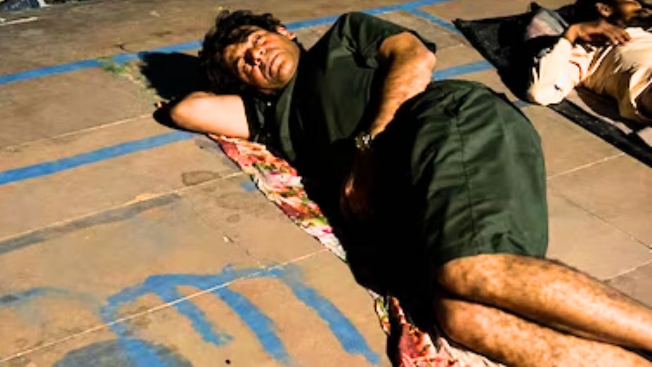 210000000 Crore Net Worth Actor Sunil Grover Sleeping on Road Making ...