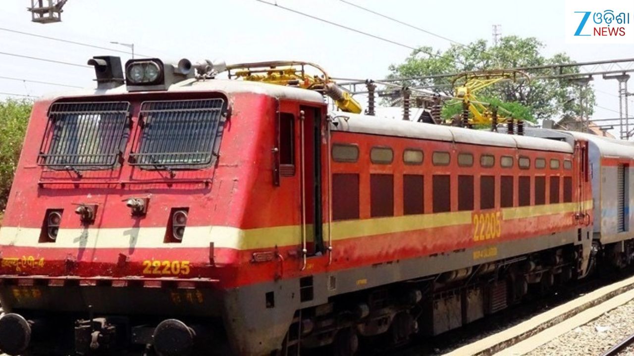 Train coach extension: ଯାତ୍ରୀ ଭିଡ଼କୁ ଦୃଷ୍ଟିରେ ରଖି ଏହିସବୁ ଟ୍ରେନରେ ...