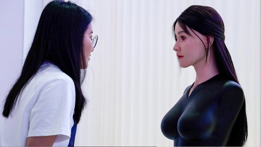 China Launches UWORLD U1 Humanoid Robot with Emotional AI and Silicone ...