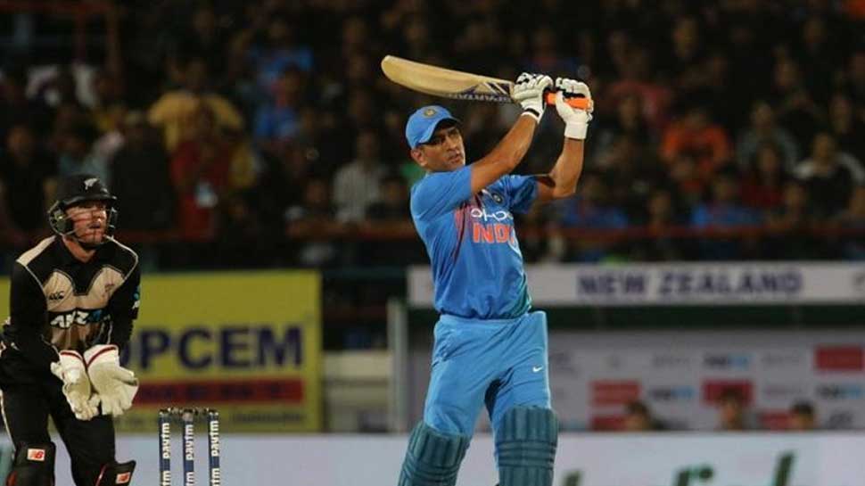 MS Dhoni learnt Helicopter Shot from his childhood Friend Santosh Lal ...