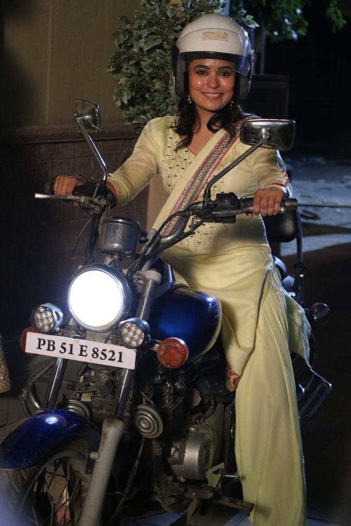 Prachi Hada of teri meri dooriyan was seen riding a bullet bike | 'तेरी ...